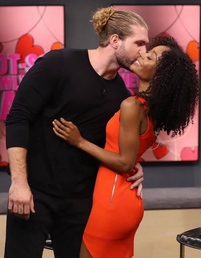 Muswada | Chapter | 28: love your curves and all your angles